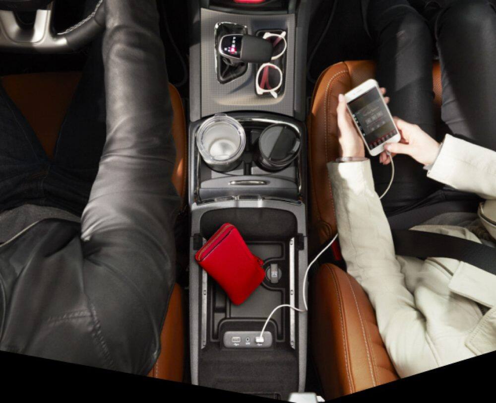 Phone Features | Dodge Uconnect® | Carplay, Android Auto & More